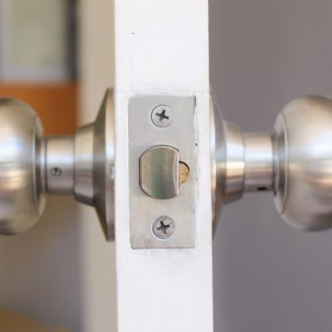 How to Lock a Door with Pennies | House Trick